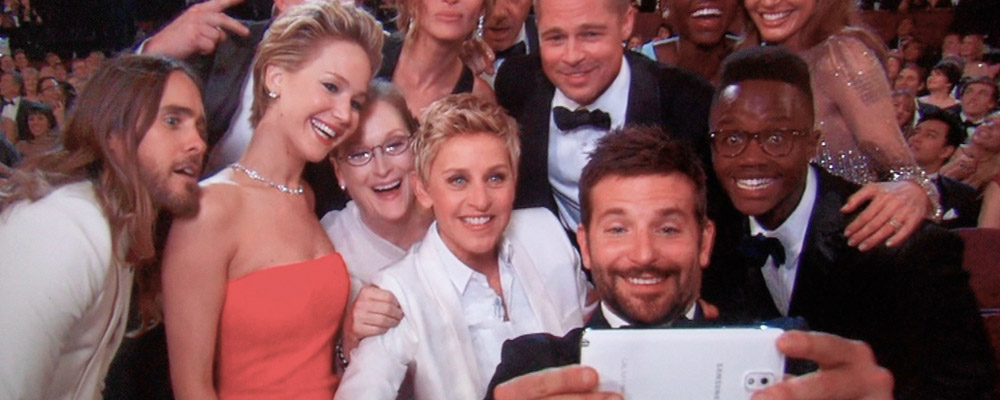 Quiz: Celebrity Smartphone Quiz - Question 1